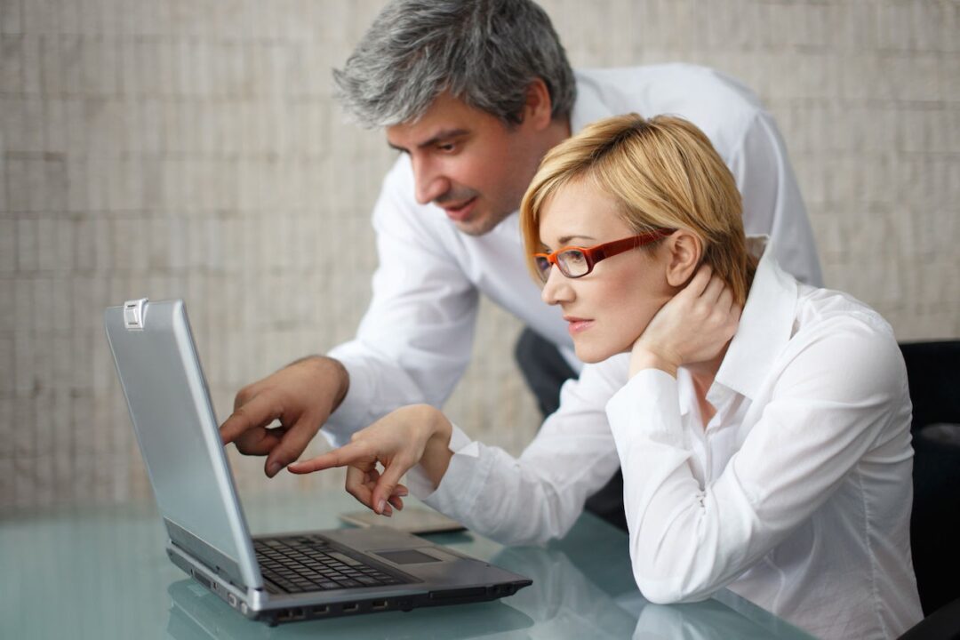 Business people interested in laptop-1280 | Ocean 5 Strategies